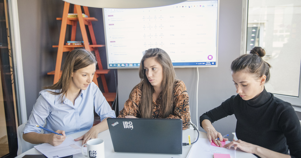 Design That Connects - Crafting Seamless UI/UX Experiences